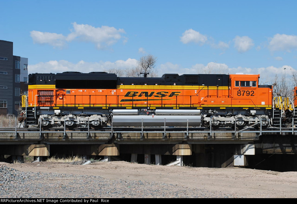 BNSF 8792
